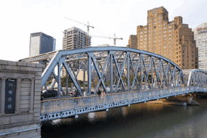 Grands Avantages et Types de Ponts à Structure en Acier